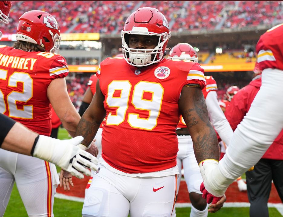 Former Western Illinois DL Saunders savors his third Super Bowl trip ...