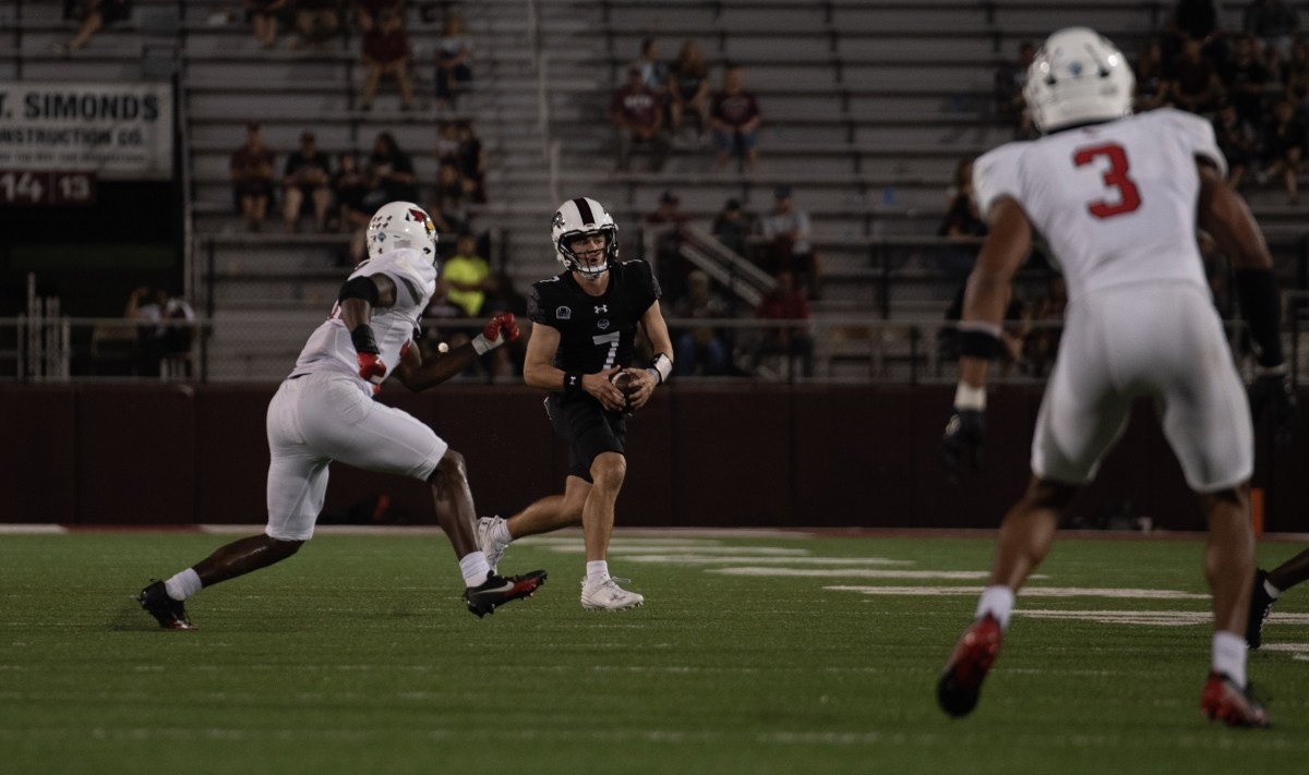 Injury bug puts Southern Illinois starting QB job in true freshman ...
